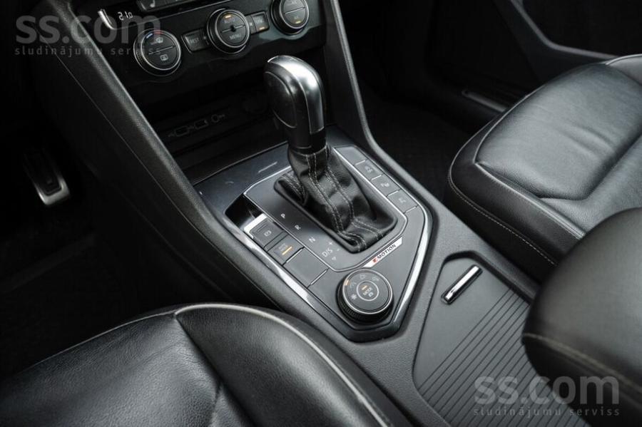 Melns Volkswagen Tiguan 2021 Rīga, ar dzinēja tilpumu 2.00 L un nobraukumu 176 tūkst. km par 22250 €, foto 28 vietnē AUTOMOTO.COM.LV