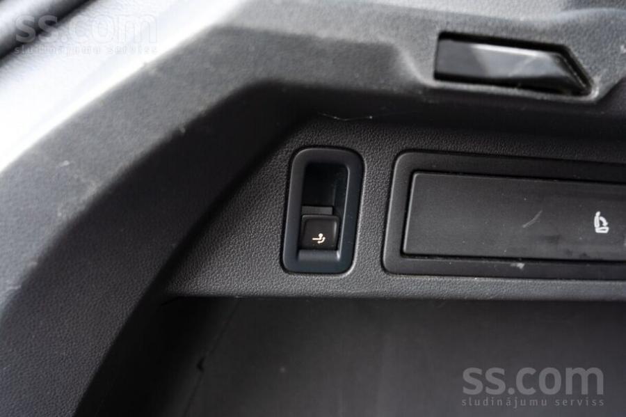 Melns Volkswagen Tiguan 2021 Rīga, ar dzinēja tilpumu 2.00 L un nobraukumu 176 tūkst. km par 22250 €, foto 33 vietnē AUTOMOTO.COM.LV
