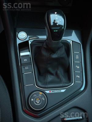 Melns Volkswagen Tiguan 2021 Rīga, ar dzinēja tilpumu 2.00 L un nobraukumu 198 tūkst. km par 21500 €, foto 18 vietnē AUTOMOTO.COM.LV