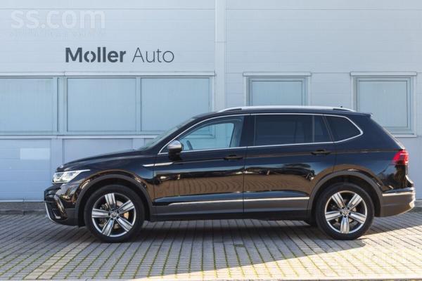 Melns Volkswagen Tiguan 2022 Ventspils, ar dzinēja tilpumu 2.00 L un nobraukumu 148 tūkst. km par 30950 €, foto 2 vietnē AUTOMOTO.COM.LV