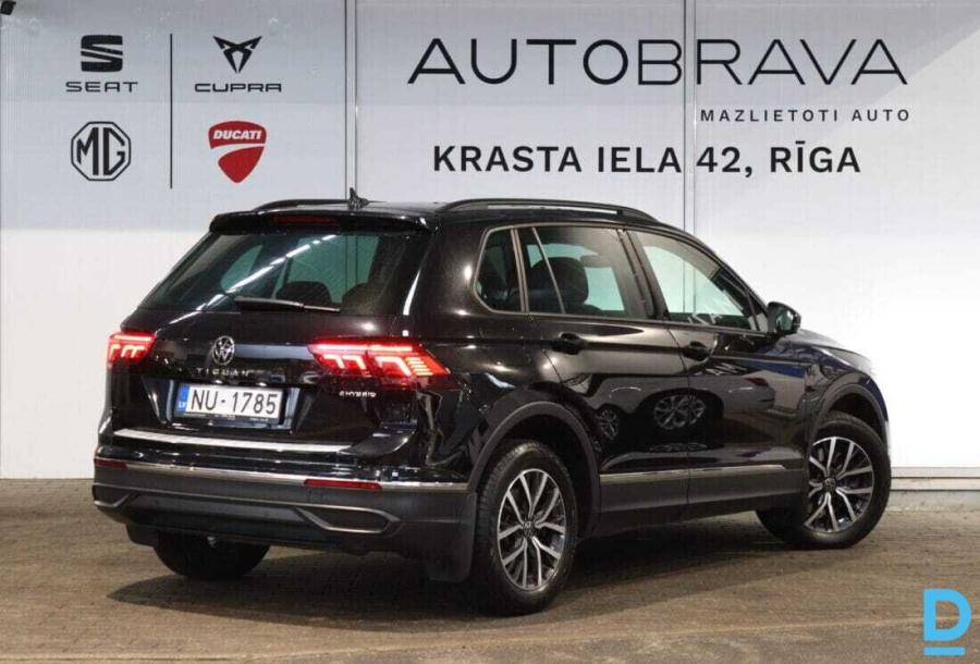 Melns Volkswagen Tiguan 2022 Rīga, ar dzinēja tilpumu 1.40 L un nobraukumu 71 tūkst. km par 24500 €, foto 2 vietnē AUTOMOTO.COM.LV