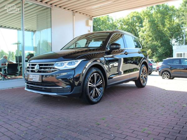 Melns Volkswagen Tiguan 2022 Kauņa, ar dzinēja tilpumu 2.00 L un nobraukumu 96 tūkst. km par 29538 €, foto 2 vietnē AUTOMOTO.COM.LV