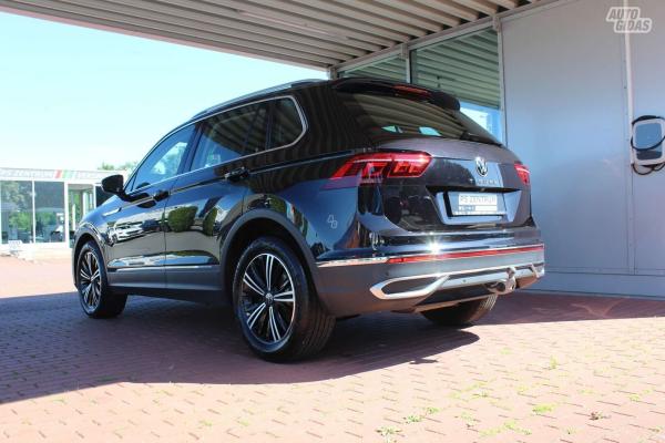 Melns Volkswagen Tiguan 2022 Kauņa, ar dzinēja tilpumu 2.00 L un nobraukumu 96 tūkst. km par 29538 €, foto 4 vietnē AUTOMOTO.COM.LV