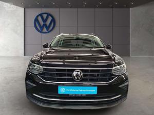 Black Volkswagen Tiguan 2022 in Kaunas, with an engine capacity of 2.00 L and mileage of 41 thousand km for 29742 €, photo 2 on AUTOMOTO.COM.LV