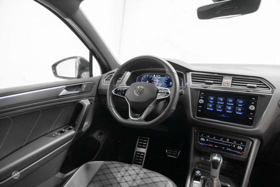 Melns Volkswagen Tiguan 2022 Viļņa, ar dzinēja tilpumu 1.50 L un nobraukumu 73 tūkst. km par 25900 €, foto 10 vietnē AUTOMOTO.COM.LV