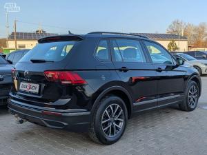 Black Volkswagen Tiguan 2022 in Kaunas, with an engine capacity of 2.00 L and mileage of 87 thousand km for 26469 €, photo 3 on AUTOMOTO.COM.LV