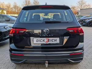 Black Volkswagen Tiguan 2022 in Kaunas, with an engine capacity of 2.00 L and mileage of 87 thousand km for 26469 €, photo 4 on AUTOMOTO.COM.LV