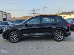 Black Volkswagen Tiguan 2022 in Kaunas, with an engine capacity of 2.00 L and mileage of 87 thousand km for 26469 €, photo 6 on AUTOMOTO.COM.LV