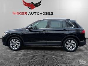 Black Volkswagen Tiguan 2022 in Kaunas, with an engine capacity of 2.00 L and mileage of 52 thousand km for 32690 €, photo 2 on AUTOMOTO.COM.LV