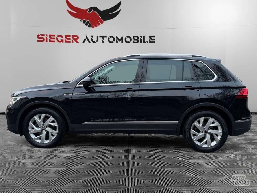 Black Volkswagen Tiguan 2022 in Kaunas, with an engine capacity of 2.00 L and mileage of 52 thousand km for 32690 €, photo 2 on AUTOMOTO.COM.LV
