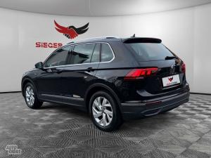 Black Volkswagen Tiguan 2022 in Kaunas, with an engine capacity of 2.00 L and mileage of 52 thousand km for 32690 €, photo 3 on AUTOMOTO.COM.LV