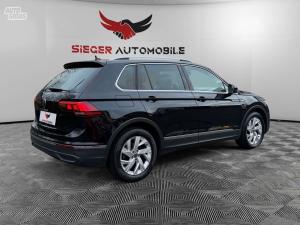 Black Volkswagen Tiguan 2022 in Kaunas, with an engine capacity of 2.00 L and mileage of 52 thousand km for 32690 €, photo 5 on AUTOMOTO.COM.LV
