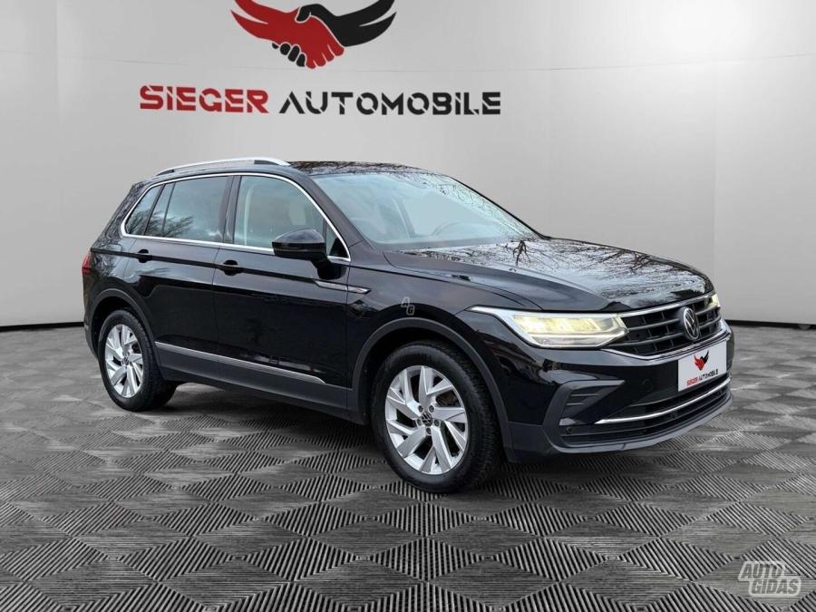 Black Volkswagen Tiguan 2022 in Kaunas, with an engine capacity of 2.00 L and mileage of 52 thousand km for 32690 €, photo 7 on AUTOMOTO.COM.LV