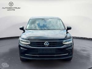 Melns Volkswagen Tiguan 2022 Kauņa, ar dzinēja tilpumu 1.50 L un nobraukumu 60 tūkst. km par 26829 €, foto 2 vietnē AUTOMOTO.COM.LV