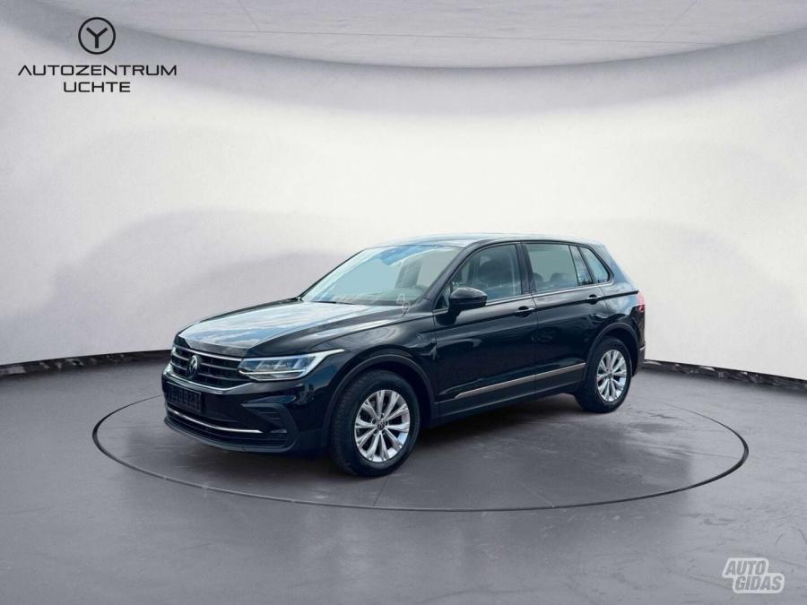 Melns Volkswagen Tiguan 2022 Kauņa, ar dzinēja tilpumu 1.50 L un nobraukumu 60 tūkst. km par 26829 €, foto 3 vietnē AUTOMOTO.COM.LV