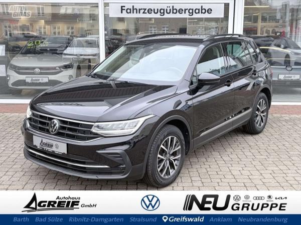 Black Volkswagen Tiguan 2022 in Kaunas, with an engine capacity of 1.50 L and mileage of 39 thousand km for 27929 €, photo 1 on AUTOMOTO.COM.LV