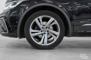 Melns Volkswagen Tiguan 2022 Viļņa, ar dzinēja tilpumu 1.50 L un nobraukumu 81 tūkst. km par 27350 €, foto 24 vietnē AUTOMOTO.COM.LV