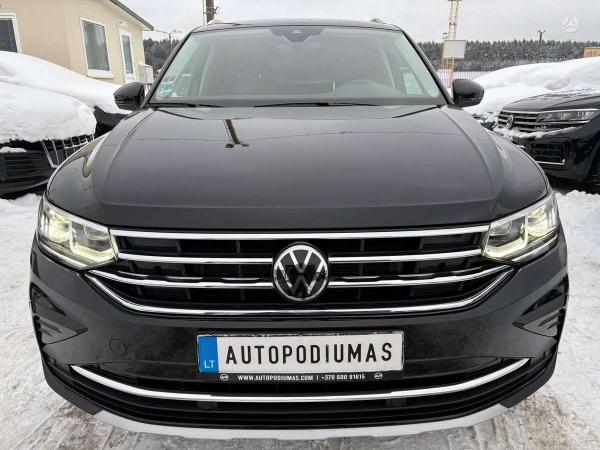 Melns Volkswagen Tiguan 2022 Viļņa, ar dzinēja tilpumu 1.40 L un nobraukumu 156 tūkst. km par 22200 €, foto 3 vietnē AUTOMOTO.COM.LV