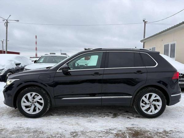 Melns Volkswagen Tiguan 2022 Viļņa, ar dzinēja tilpumu 1.40 L un nobraukumu 156 tūkst. km par 22200 €, foto 5 vietnē AUTOMOTO.COM.LV