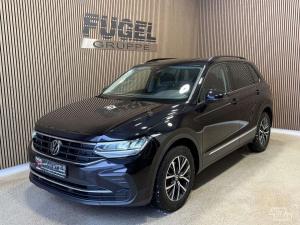Melns Volkswagen Tiguan 2022 Kauņa, ar dzinēja tilpumu 1.50 L un nobraukumu 60 tūkst. km par 27034 €, foto 2 vietnē AUTOMOTO.COM.LV