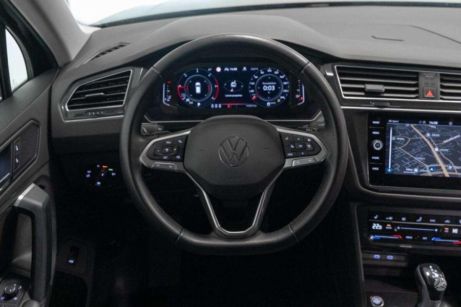 Black Volkswagen Tiguan 2022 in Vilnius, with an engine capacity of 2.00 L and mileage of 143 thousand km for 26500 €, photo 11 on AUTOMOTO.COM.LV