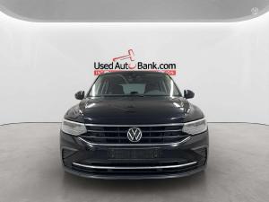 Melns Volkswagen Tiguan 2022 Marijampole, ar dzinēja tilpumu 1.50 L un nobraukumu 189 tūkst. km par 21417 €, foto 2 vietnē AUTOMOTO.COM.LV