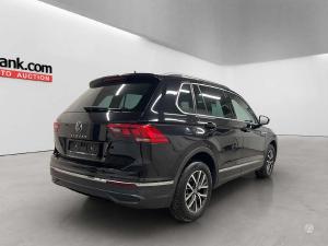 Melns Volkswagen Tiguan 2022 Marijampole, ar dzinēja tilpumu 1.50 L un nobraukumu 189 tūkst. km par 21417 €, foto 4 vietnē AUTOMOTO.COM.LV