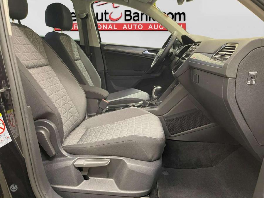 Melns Volkswagen Tiguan 2022 Marijampole, ar dzinēja tilpumu 1.50 L un nobraukumu 189 tūkst. km par 21417 €, foto 16 vietnē AUTOMOTO.COM.LV