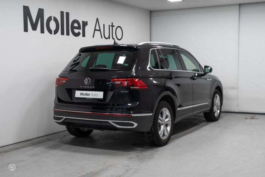 Melns Volkswagen Tiguan 2022 Viļņa, ar dzinēja tilpumu 2.00 L un nobraukumu 143 tūkst. km par 26500 €, foto 4 vietnē AUTOMOTO.COM.LV