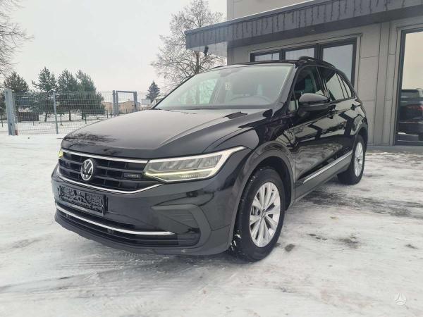 Black Volkswagen Tiguan 2022 in Siauliai, with an engine capacity of 1.40 L and mileage of 140 thousand km for 21599 €, photo 2 on AUTOMOTO.COM.LV