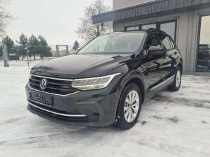 Black Volkswagen Tiguan 2022 in Siauliai, with an engine capacity of 1.40 L and mileage of 140 thousand km for 21599 €, photo 2 on AUTOMOTO.COM.LV