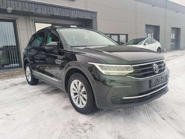 Black Volkswagen Tiguan 2022 in Siauliai, with an engine capacity of 1.40 L and mileage of 140 thousand km for 21599 €, photo 3 on AUTOMOTO.COM.LV