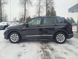 Black Volkswagen Tiguan 2022 in Siauliai, with an engine capacity of 1.40 L and mileage of 140 thousand km for 21599 €, photo 4 on AUTOMOTO.COM.LV