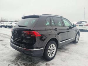 Black Volkswagen Tiguan 2022 in Siauliai, with an engine capacity of 1.40 L and mileage of 140 thousand km for 21599 €, photo 8 on AUTOMOTO.COM.LV