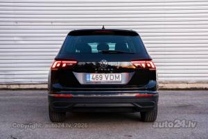 Black Volkswagen Tiguan 2022 in Tallinn, with an engine capacity of 1.50 L and mileage of 59 thousand km for 23990 €, photo 4 on AUTOMOTO.COM.LV