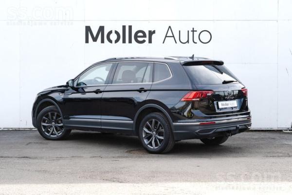 Black Volkswagen Tiguan 2022 in Riga, with an engine capacity of 2.00 L and mileage of 80 thousand km for 29500 €, photo 3 on AUTOMOTO.COM.LV