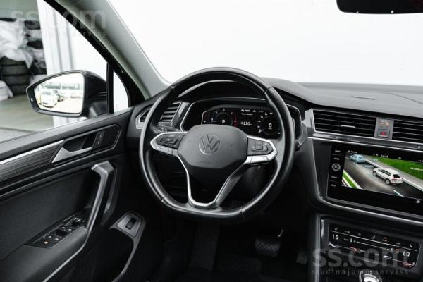 Black Volkswagen Tiguan 2022 in Riga, with an engine capacity of 2.00 L and mileage of 80 thousand km for 29500 €, photo 8 on AUTOMOTO.COM.LV
