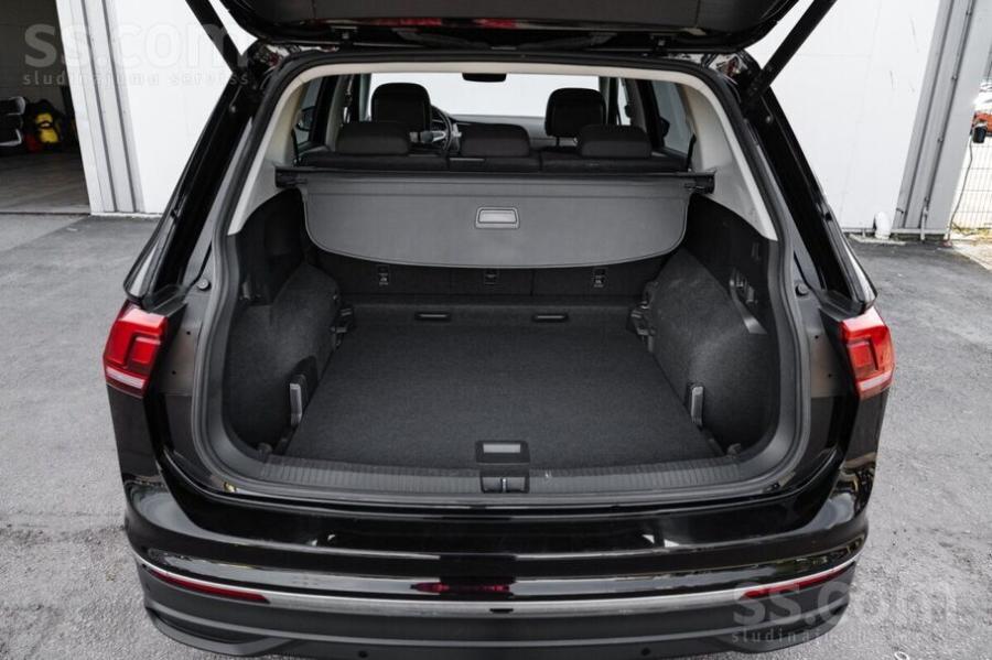 Melns Volkswagen Tiguan 2022 Rīga, ar dzinēja tilpumu 2.00 L un nobraukumu 80 tūkst. km par 29500 €, foto 25 vietnē AUTOMOTO.COM.LV