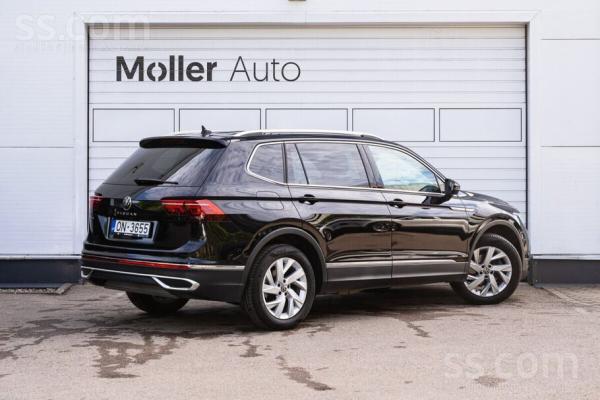 Melns Volkswagen Tiguan 2022 Rīga, ar dzinēja tilpumu 1.50 L un nobraukumu 93 tūkst. km par 26450 €, foto 4 vietnē AUTOMOTO.COM.LV