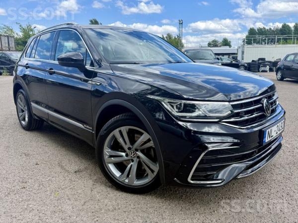Black Volkswagen Tiguan 2022 in Riga, with an engine capacity of 2.00 L and mileage of 0 thousand km for 35900 €, photo 2 on AUTOMOTO.COM.LV