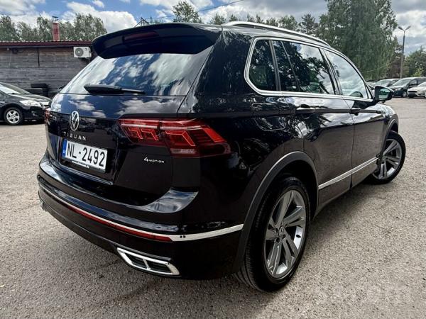 Black Volkswagen Tiguan 2022 in Riga, with an engine capacity of 2.00 L and mileage of 0 thousand km for 35900 €, photo 3 on AUTOMOTO.COM.LV
