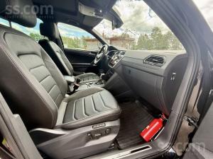 Melns Volkswagen Tiguan 2022 Rīga, ar dzinēja tilpumu 2.00 L un nobraukumu 0 tūkst. km par 35900 €, foto 15 vietnē AUTOMOTO.COM.LV