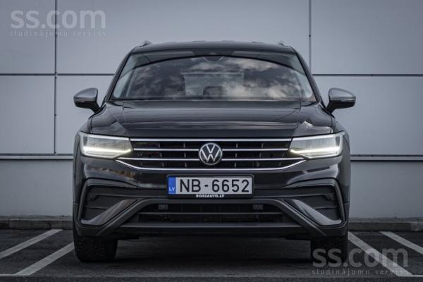 Black Volkswagen Tiguan 2022 in Riga, with an engine capacity of 2.00 L and mileage of 212 thousand km for 23550 €, photo 2 on AUTOMOTO.COM.LV
