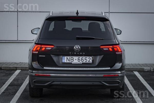 Black Volkswagen Tiguan 2022 in Riga, with an engine capacity of 2.00 L and mileage of 212 thousand km for 23550 €, photo 5 on AUTOMOTO.COM.LV