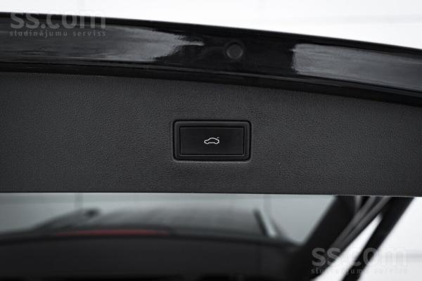 Black Volkswagen Tiguan 2022 in Riga, with an engine capacity of 2.00 L and mileage of 212 thousand km for 23550 €, photo 9 on AUTOMOTO.COM.LV