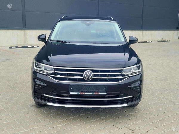 Melns Volkswagen Tiguan 2022 Šauļi, ar dzinēja tilpumu 1.40 L un nobraukumu 93 tūkst. km par 22950 €, foto 2 vietnē AUTOMOTO.COM.LV