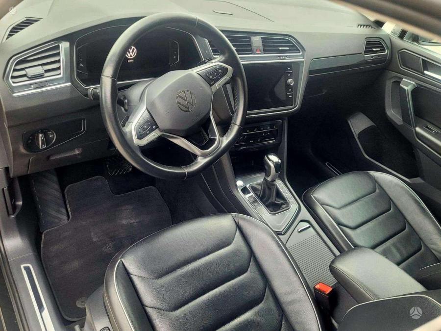 Melns Volkswagen Tiguan 2022 Šauļi, ar dzinēja tilpumu 1.40 L un nobraukumu 93 tūkst. km par 22950 €, foto 15 vietnē AUTOMOTO.COM.LV