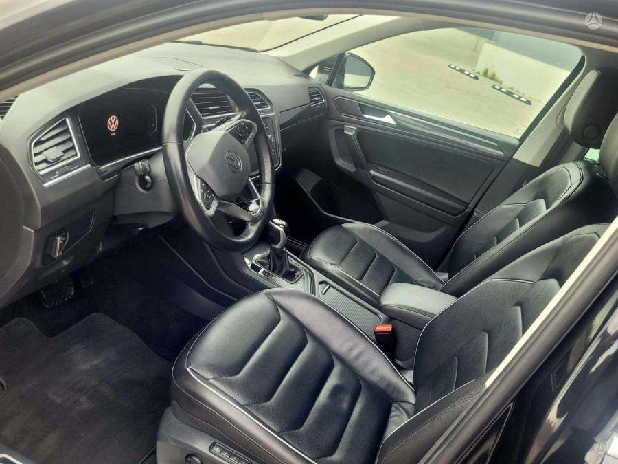 Melns Volkswagen Tiguan 2022 Šauļi, ar dzinēja tilpumu 1.40 L un nobraukumu 93 tūkst. km par 22950 €, foto 16 vietnē AUTOMOTO.COM.LV