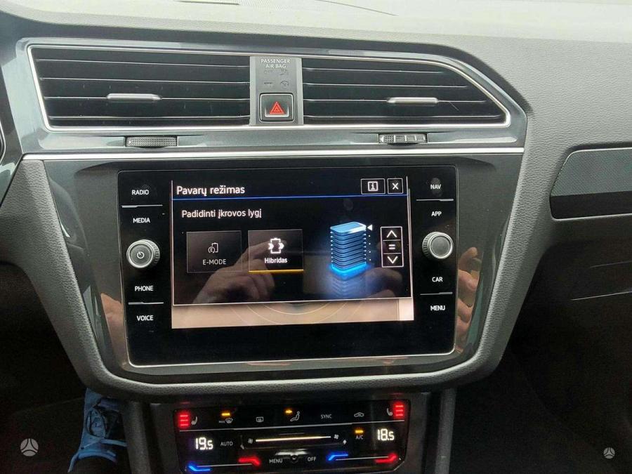 Melns Volkswagen Tiguan 2022 Šauļi, ar dzinēja tilpumu 1.40 L un nobraukumu 93 tūkst. km par 22950 €, foto 28 vietnē AUTOMOTO.COM.LV