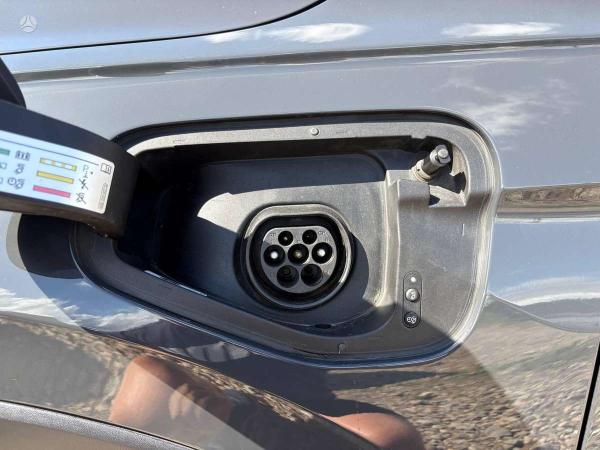 Black Volkswagen Tiguan 2022 in Vilnius, with an engine capacity of 1.40 L and mileage of 199 thousand km for 17900 €, photo 9 on AUTOMOTO.COM.LV